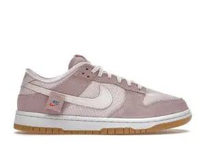 Nike Dunk Low Sneakers