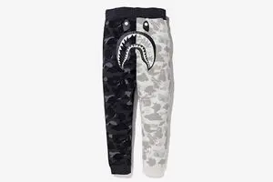 A BATHING APE X Neighborhood Split Camo Shark Sweatpants - Black/white