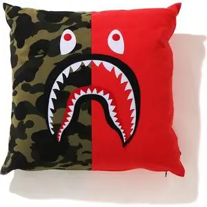 A BATHING APE 1st Camo Shark Square Cushion - Red