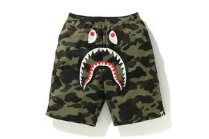 A BATHING APE 1st Camo Shark Beach Pants - Green