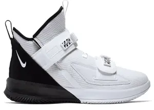 Nike Lebron Solder 13 Essential Sneakers
