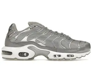 Nike Air Max Plus Sneakers - Metallic Silver