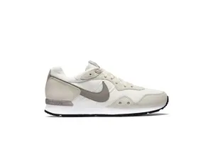 Nike Venture Runner Sneakers