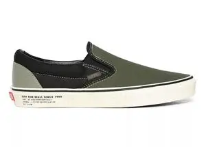 VANS Classic Slip-on Sneakers - Vetiver/black