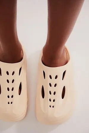 HOKA® Ora Recovery Mules - Vanilla