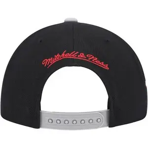 Mitchell & Ness Gray Chicago Bulls Core Snapback Hat
