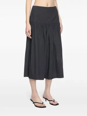 AMOMENTO Pleated Wide-leg Shorts