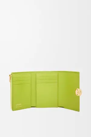 Loewe Pebble Small Vertical Wallet In Shiny Nappa Leather Skin - Meadow Green