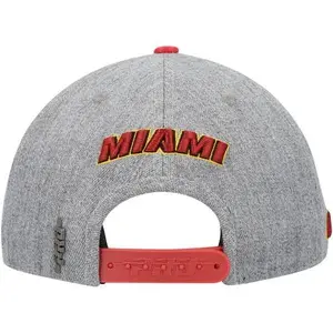 PRO STANDARD Red Miami Heat Classic Logo Two-tone Snapback Hat