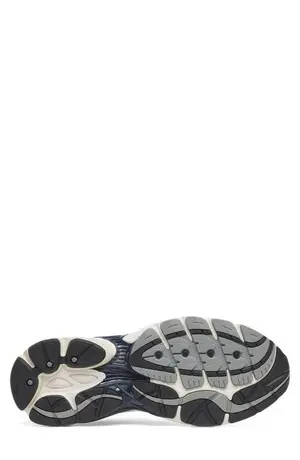 Saucony Gender Inclusive Progrid Omni Sneaker - White/navy