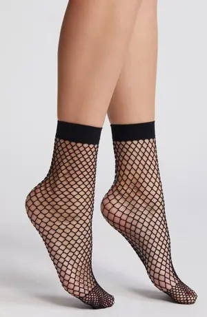 HIGH HEEL JUNGLE Diamond Patterned Fishnet Socks - Black