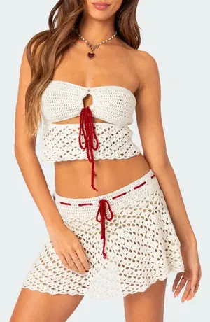 EDIKTED Jaslene Crochet Top