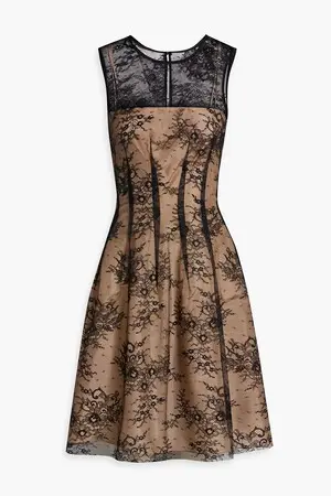 Oscar De La Renta Pleated Chantilly Lace Dress