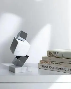 ANNA NEW YORK Marble Torre Objet - Silver
