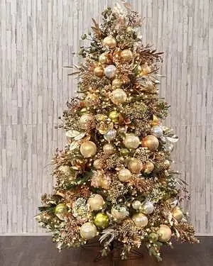 WINWARD HOME Woodside Pre-decorated 7.5' Christmas Tree - Green/gold