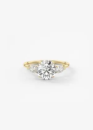 FRANK DARLING Round Cut Three Stone Engagement Ring - Yellow Gold