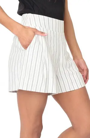 GIBSONLOOK Pinstriped Elastic Shorts