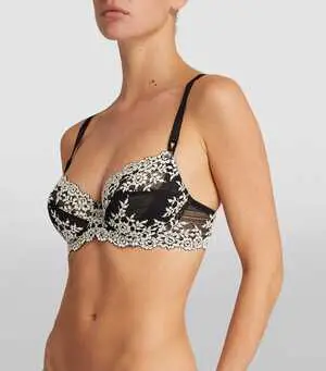 Wacoal Lace Embrace Plunge Bra
