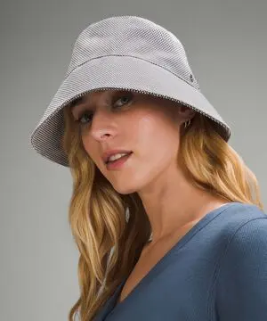 NWT Lululemon Ribbed Bucket Hat
Color Shok/light gray Lululemon Both Ways Bucket Reversable Fall Beach Hat  main image 3