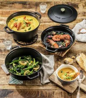 STAUB 3-piece Round Stackable Cocotte Set - Black