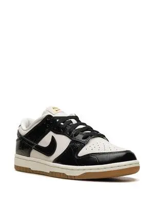 Nike Dunk Lace-up Sneakers - Black