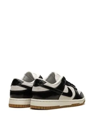 Nike Dunk Lace-up Sneakers - Black