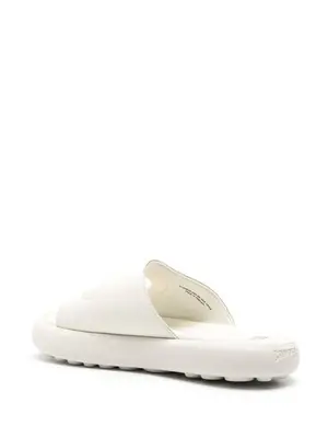 Camper Pelotas Flota Slides