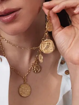 AZLEE 18kt Yellow Pisces Pendant Charm - Gold