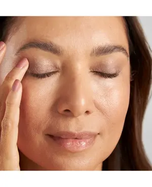 PUR MINERALS Pur On Point Tint Creamy Eyeshadow & Primer With Peptides - Silk