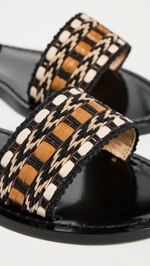 AMANU Tana Sandals