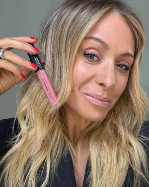 Gee Beauty Nourishing Lip Gloss - Barb