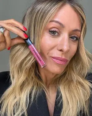 Gee Beauty Nourishing Lip Gloss Dolly