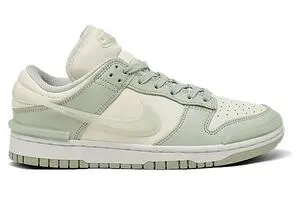 Nike Dunk Low Twist Sneakers