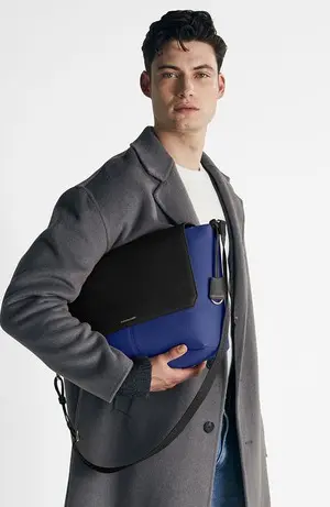 MAISON DE SABRE Leather Flaire Messenger Bag