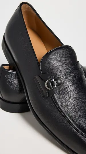 FERRAGAMO Desio Leather Loafers - Nero