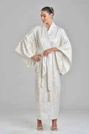 Natori Key Essentials Embroidered Silk Robe - White