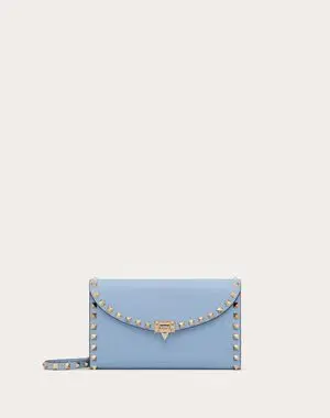 Valentino Garavani Valentino Garavani Rockstud Wallet With Chain In Grainy Calfskin Azure