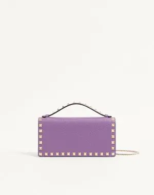 Valentino Garavani Rockstud Wallet With Chain In Grainy Calfskin - Lilac