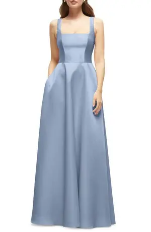 Women's Sleeveless Gowns