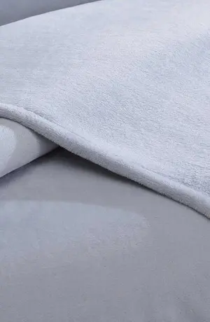 Calvin Klein Core Plush Blanket - Blue
