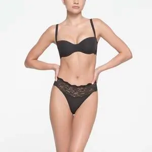SKIMS Fits Everybody Lace Balconette Bra