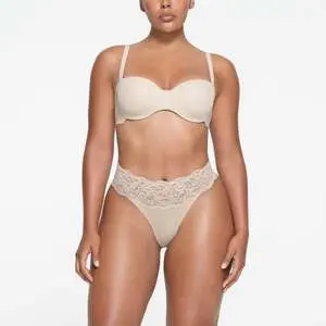 SKIMS Fits Everybody Lace Balconette Bra