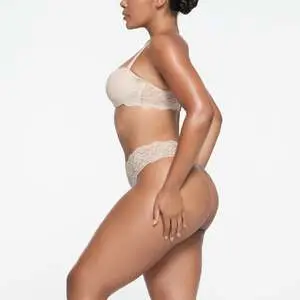 SKIMS Fits Everybody Lace Balconette Bra