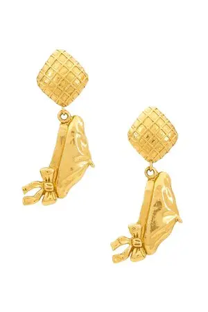 Chanel Ribbon Clip-on Dangle Earrings - Gold