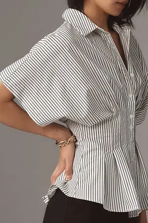 EXQUISE Short-sleeve Pleated Blouse