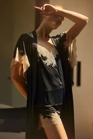 Natori Enchant Lace Applique Wrap - Black