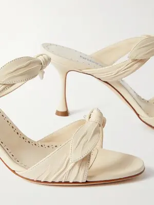 Manolo Blahnik Lollo 70 Bow-embellished Leather Mules - Cream