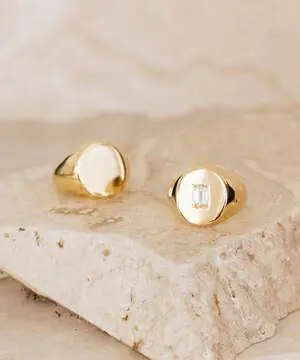 Jenni Kayne Gemma Baguette Diamond Signet Ring - Gold