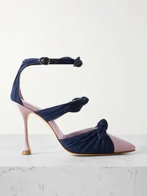 Manolo Blahnik Smyrna Bow-embellished Pumps