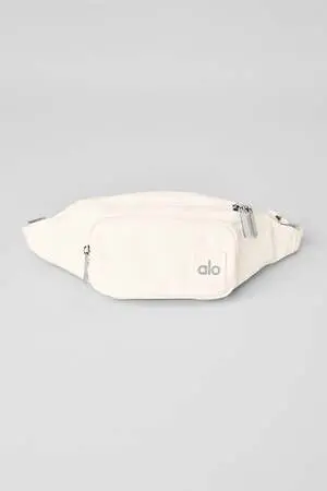 Alo Yoga Explorer Fanny Pack In White - Ivory | Editorialist